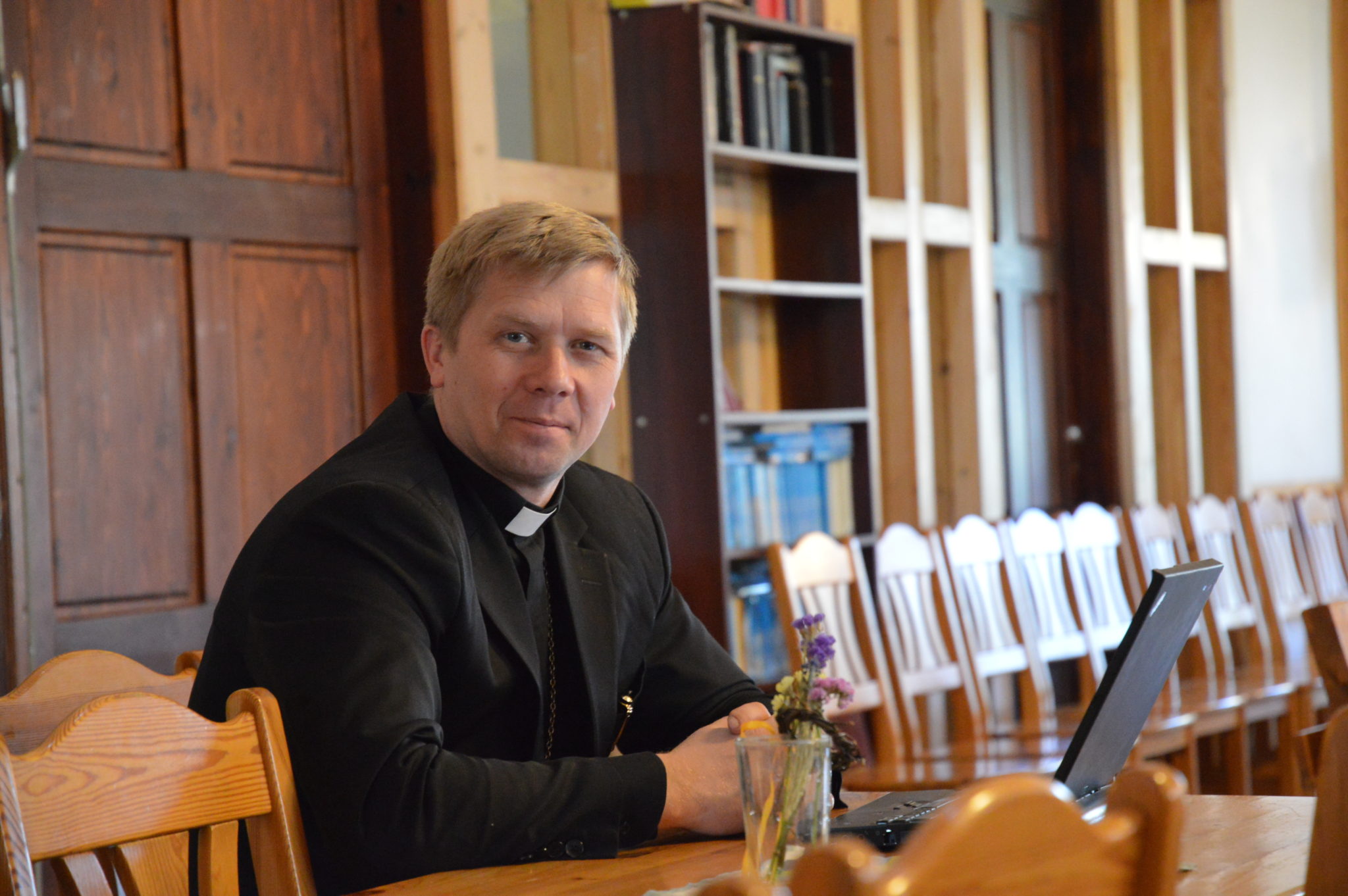 Piispa Ivan Laptev tuo hyviä uutisia Inkerin kirkosta Idäntyönpäiville ...